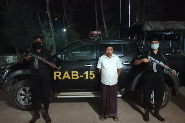 টেকনাফে র‍্যাবের অভিযানে দুই কেজি 'আইস' উদ্ধার, আটক ১