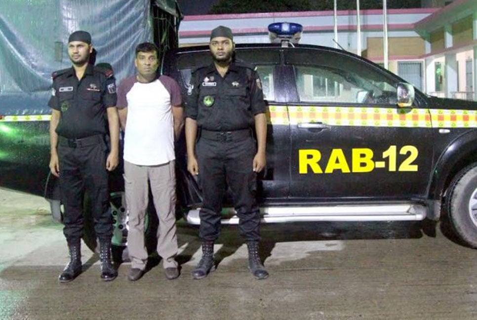 সিরাজগঞ্জে হত্যাচেষ্টা মামলার প্রধান আসামি হোসেন কাউন্সিলর গ্রেফতার